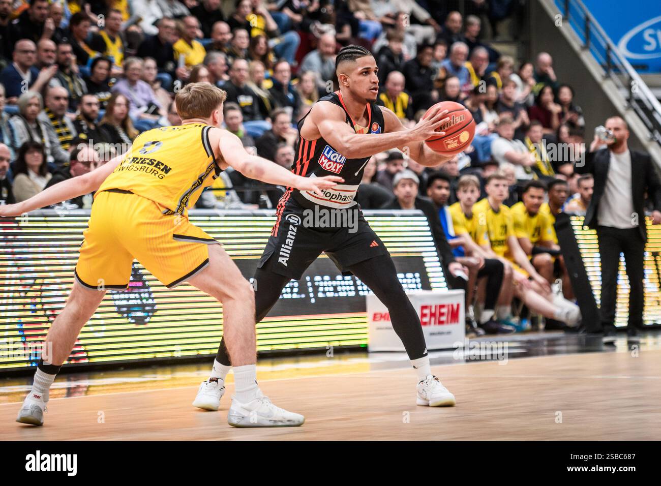 Johannes Patrick (MHP Riesen Ludwigsburg, #06) vs. Alfonso Plummer ...
