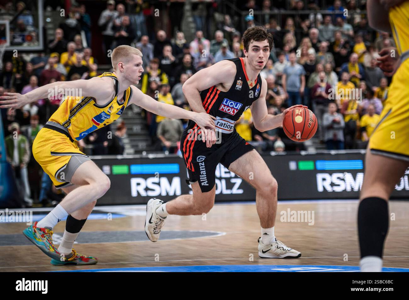 Ludwigsburg, Deutschland. 02nd Feb, 2025. Justinian Jessup (ratiopharm ...