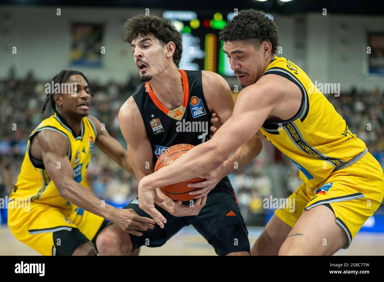 Ludwigsburg, Deutschland. 02nd Feb, 2025. Ezra Manjon (MHP Riesen ...