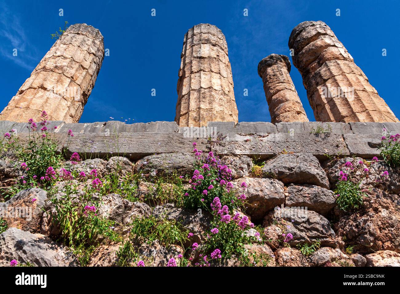 Apollo temple, Delphi archaeological site and ancient Greek monuments ...