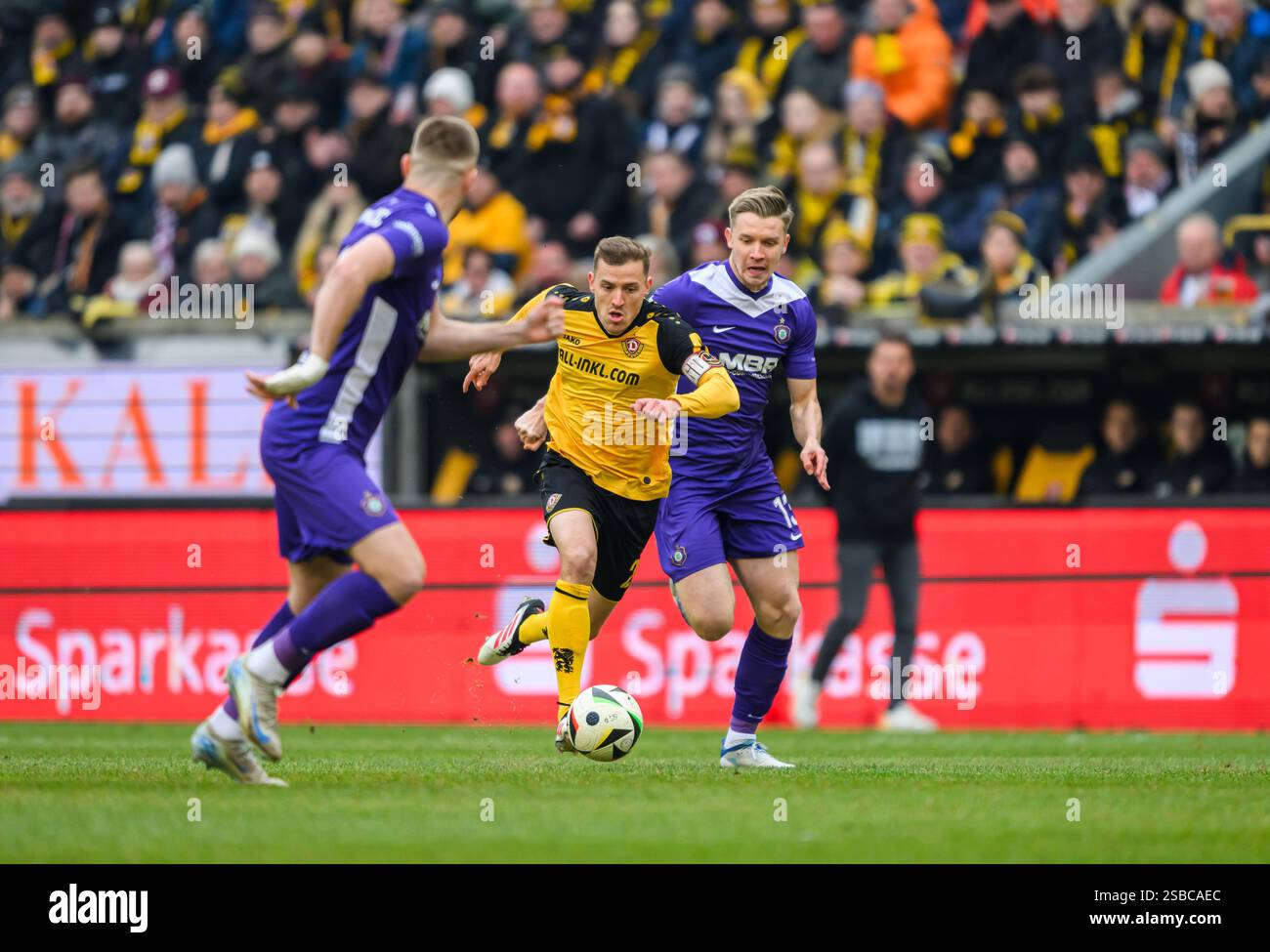 Dresden, Germany. 01st Feb, 2025. Soccer: 3rd division, SG Dynamo ...