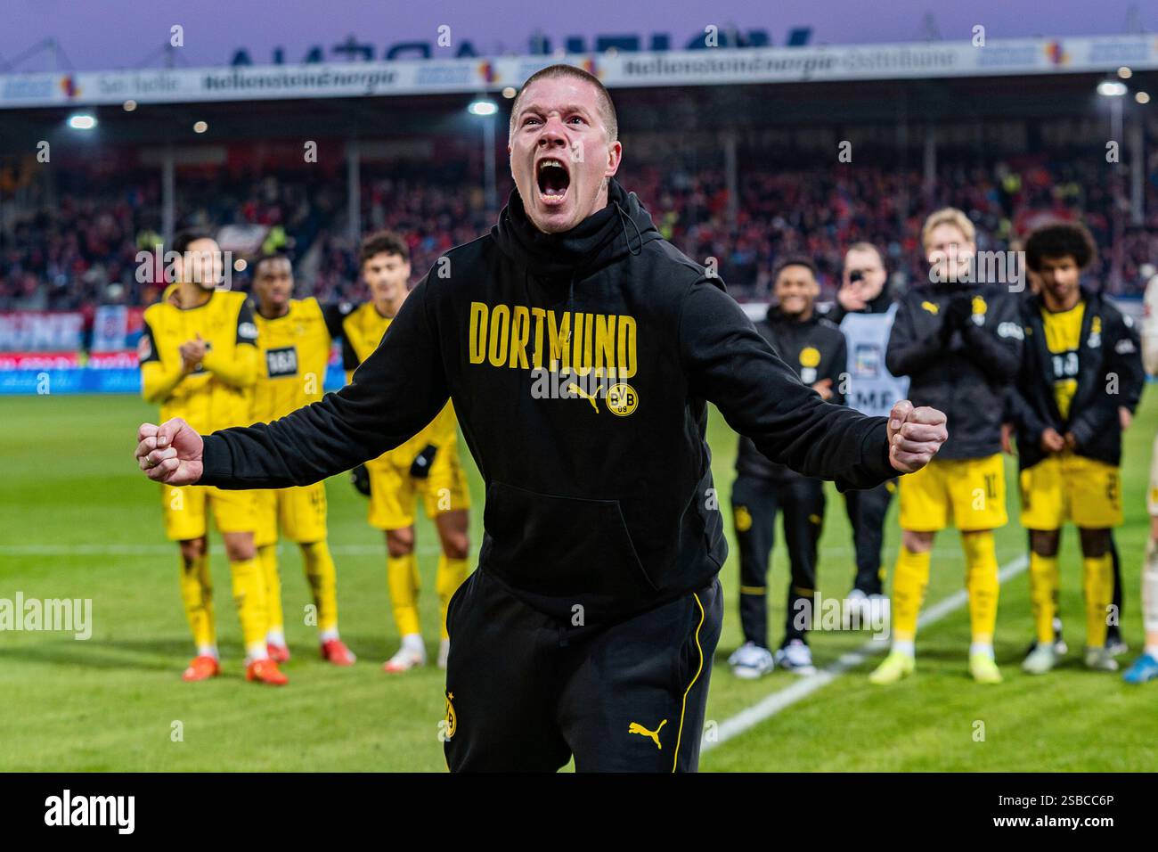 01.02.2025, 1. FC Heidenheim vs. Borussia Dortmund, 1. Bundesliga, 20. Spieltag Mike Tullberg ...