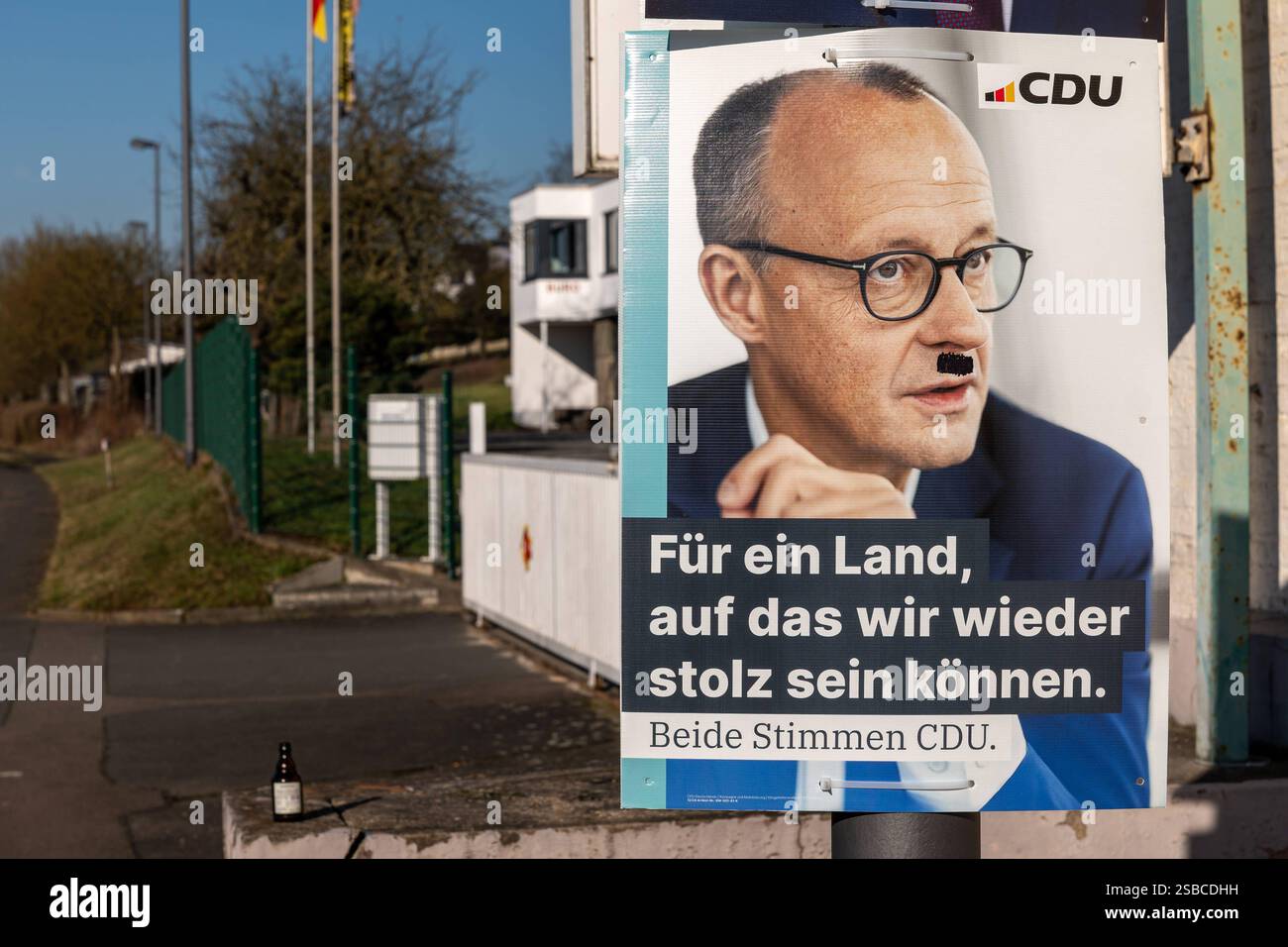 Beschädigtes Wahlplakat von Friedrich Merz CDU 02.02.25, Selters ...