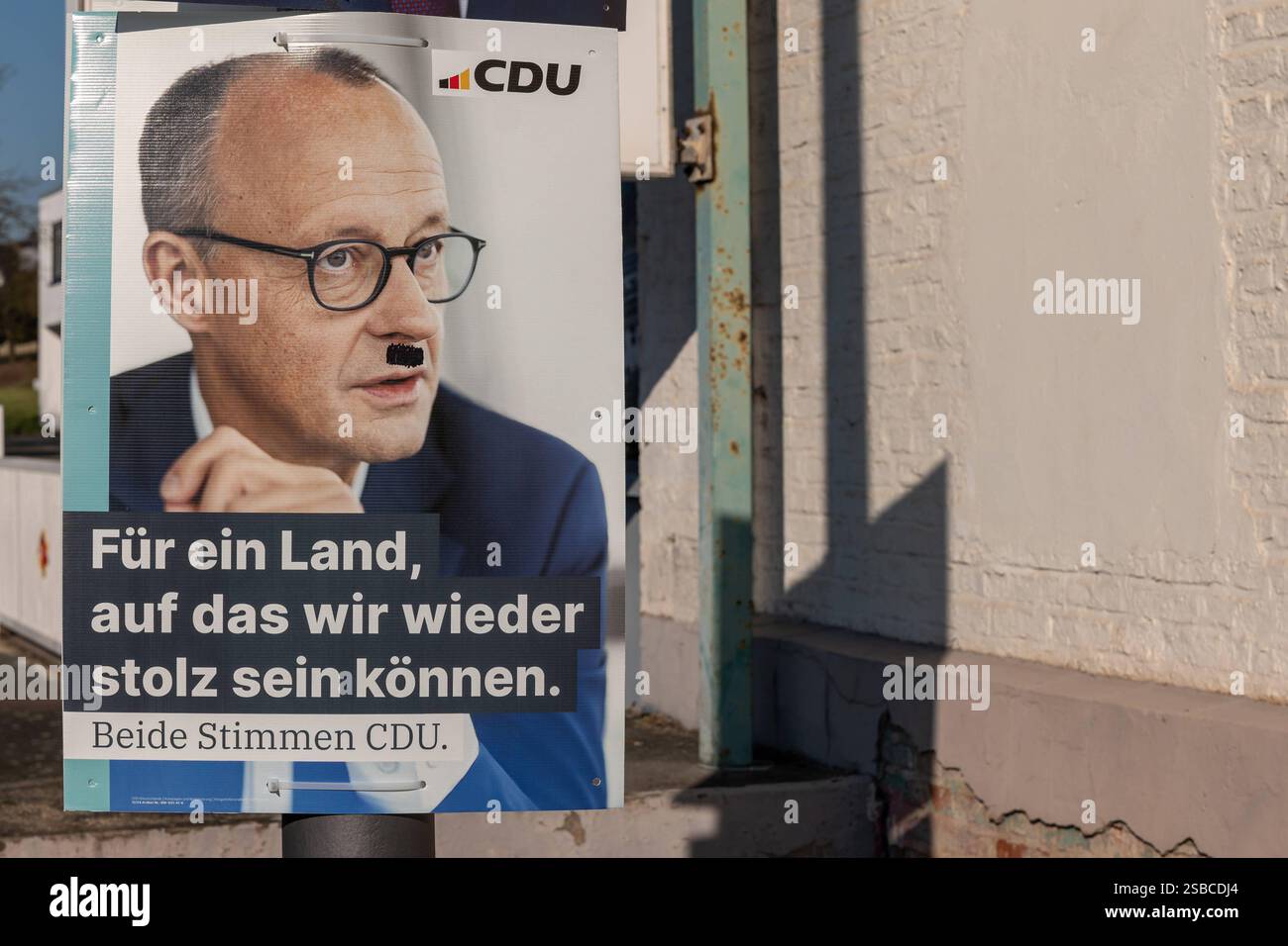 Beschädigtes Wahlplakat von Friedrich Merz CDU 02.02.25, Selters ...