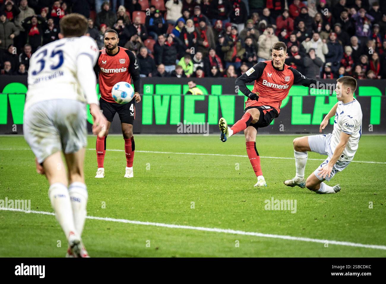 Leverkusen, Deutschland. 02nd Feb, 2025. Patrick Schick (Bayer 04 Leverkusen, 14) zieht ab und ...