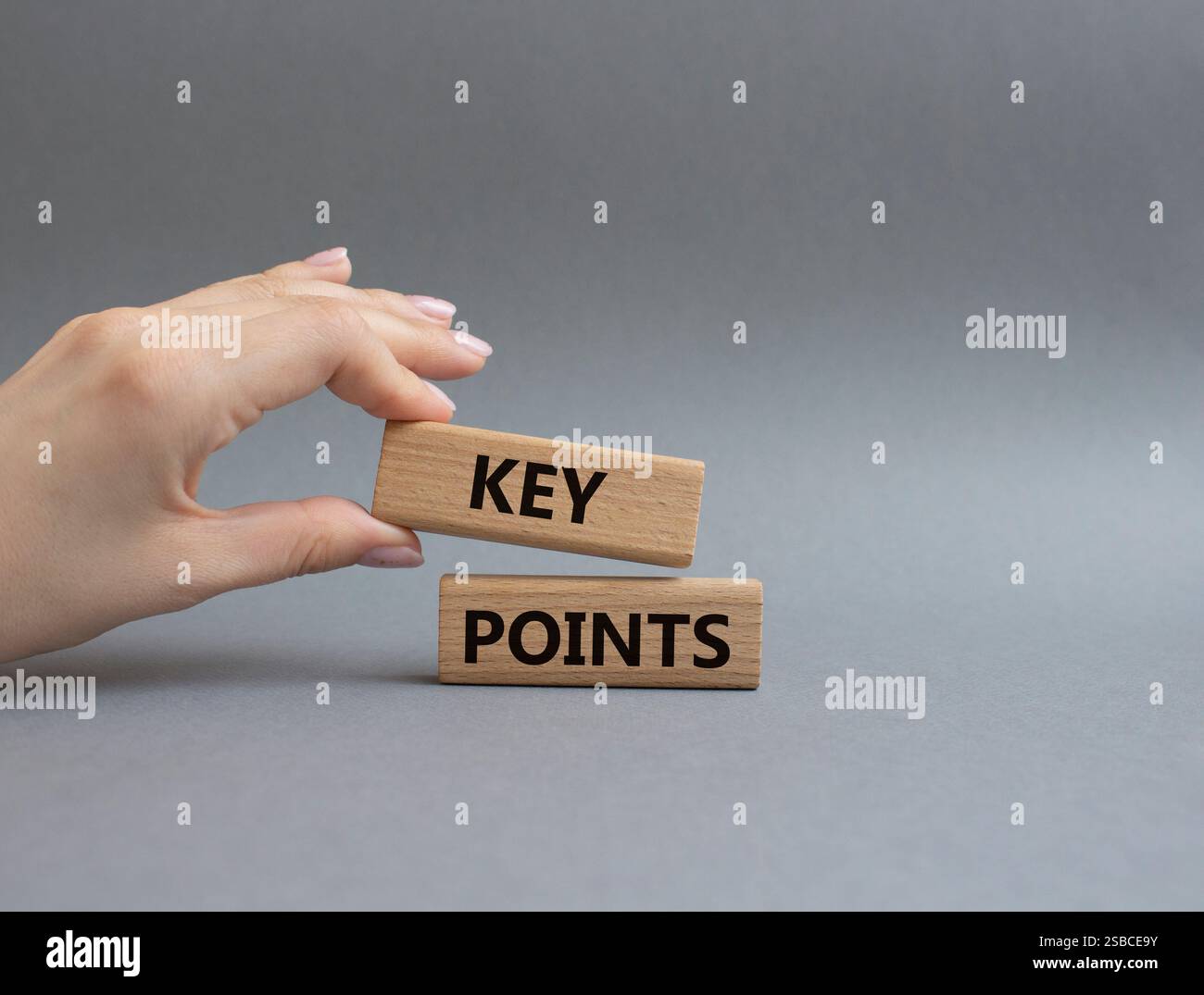 Key points symbol. Wooden blocks with words Key points. Beautiful grey ...