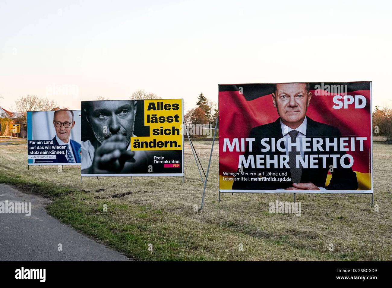 Wahlplakate der Parteien, v.li.: CDU Christlich Demokratische Union ...