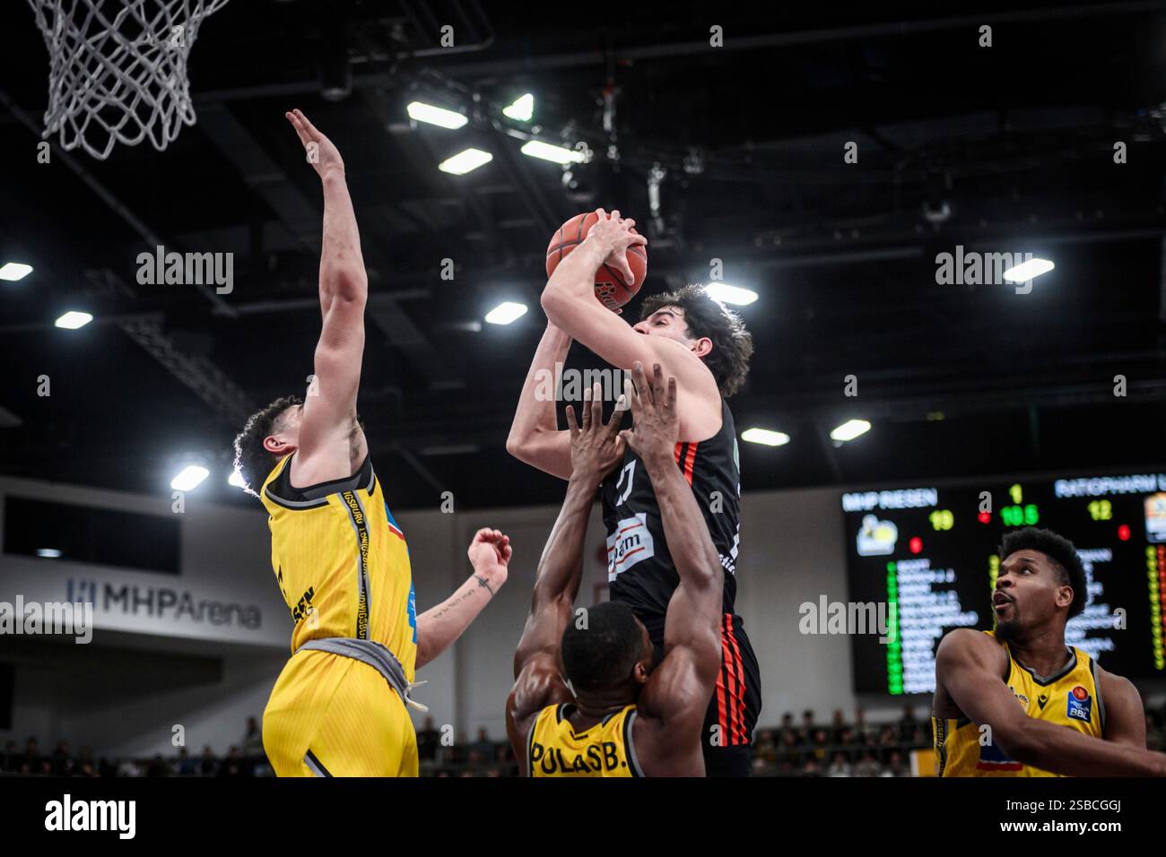 Ludwigsburg, Deutschland. 02nd Feb, 2025. Ben Saraf (ratiopharm Ulm ...