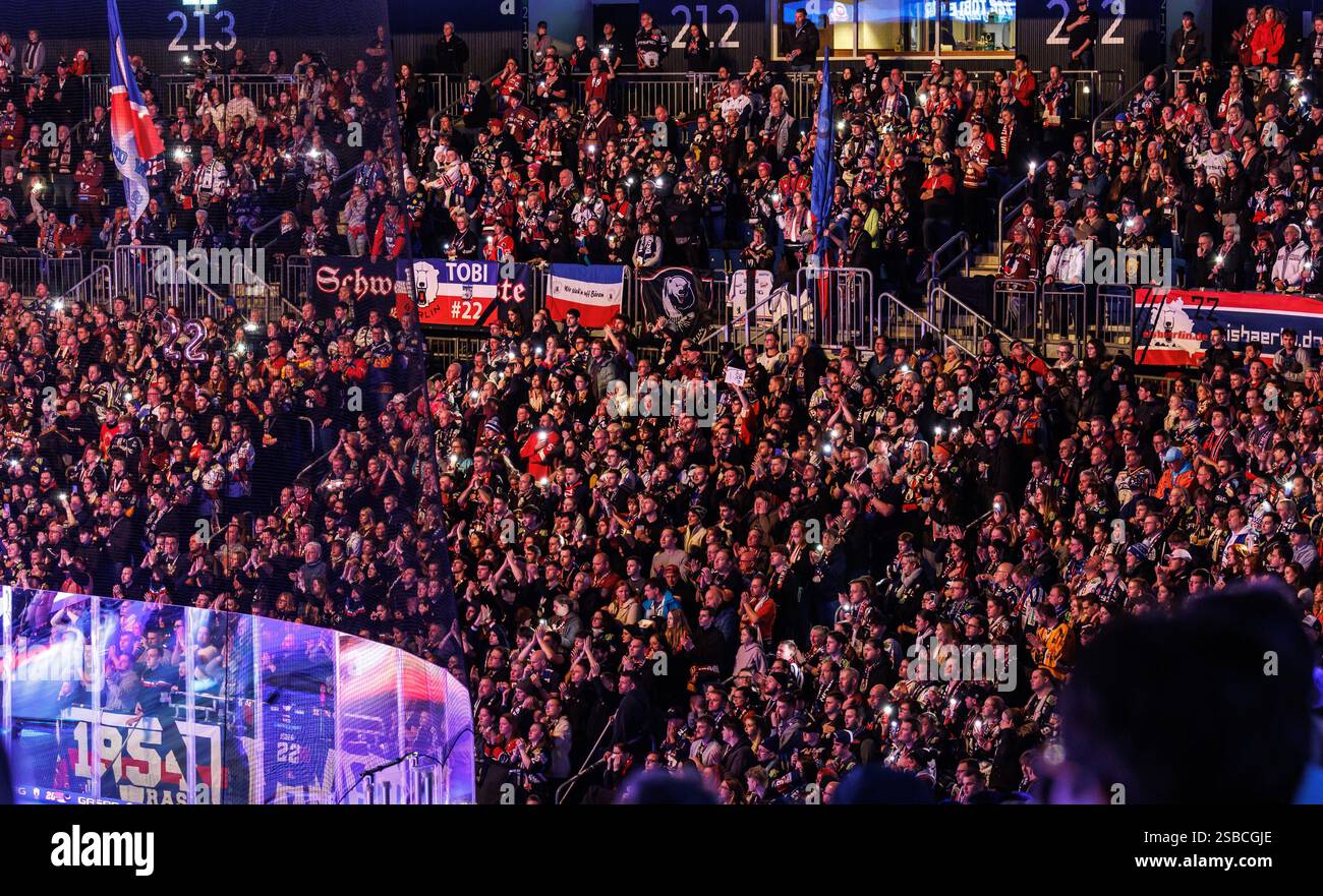 Berlin, Germany. 02nd Feb, 2025. Ice hockey: DEL, Eisbären Berlin ...