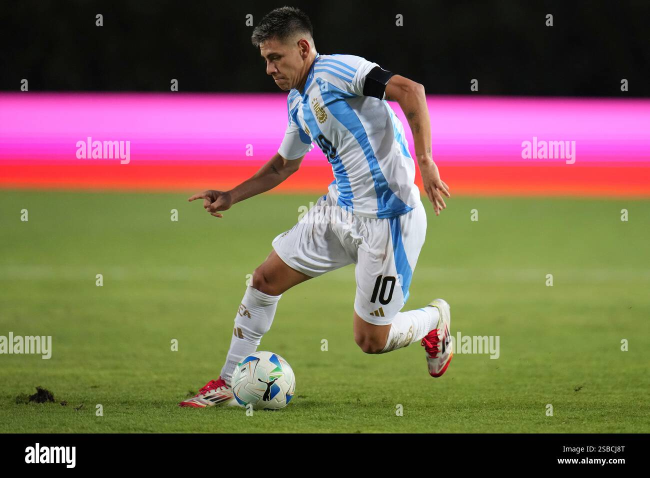 Argentina's Claudio Echeverri carries the ball during a South American ...
