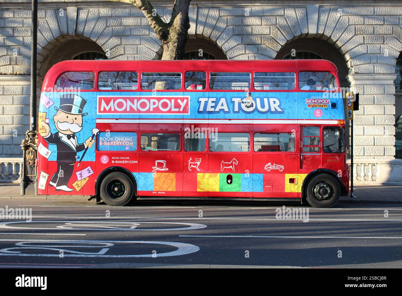 Monopoly afternoon tea bus hi-res stock photography and images - Alamy Monopoly afternoon tea bus hi-res stock photography and images - Alamy
