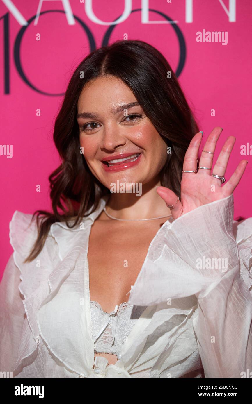 Frauen 100 - öNothing changes, if nothing changes Emily Roberts beim ...