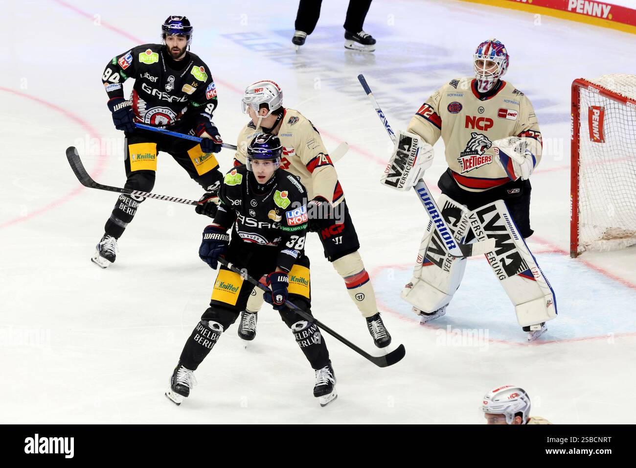 Berlin, Deutschland. 02nd Feb, 2025. 02.02.2025, Uber-Arena, Berlin, DEU, DEL, 1.EBL, Eisbaeren ...