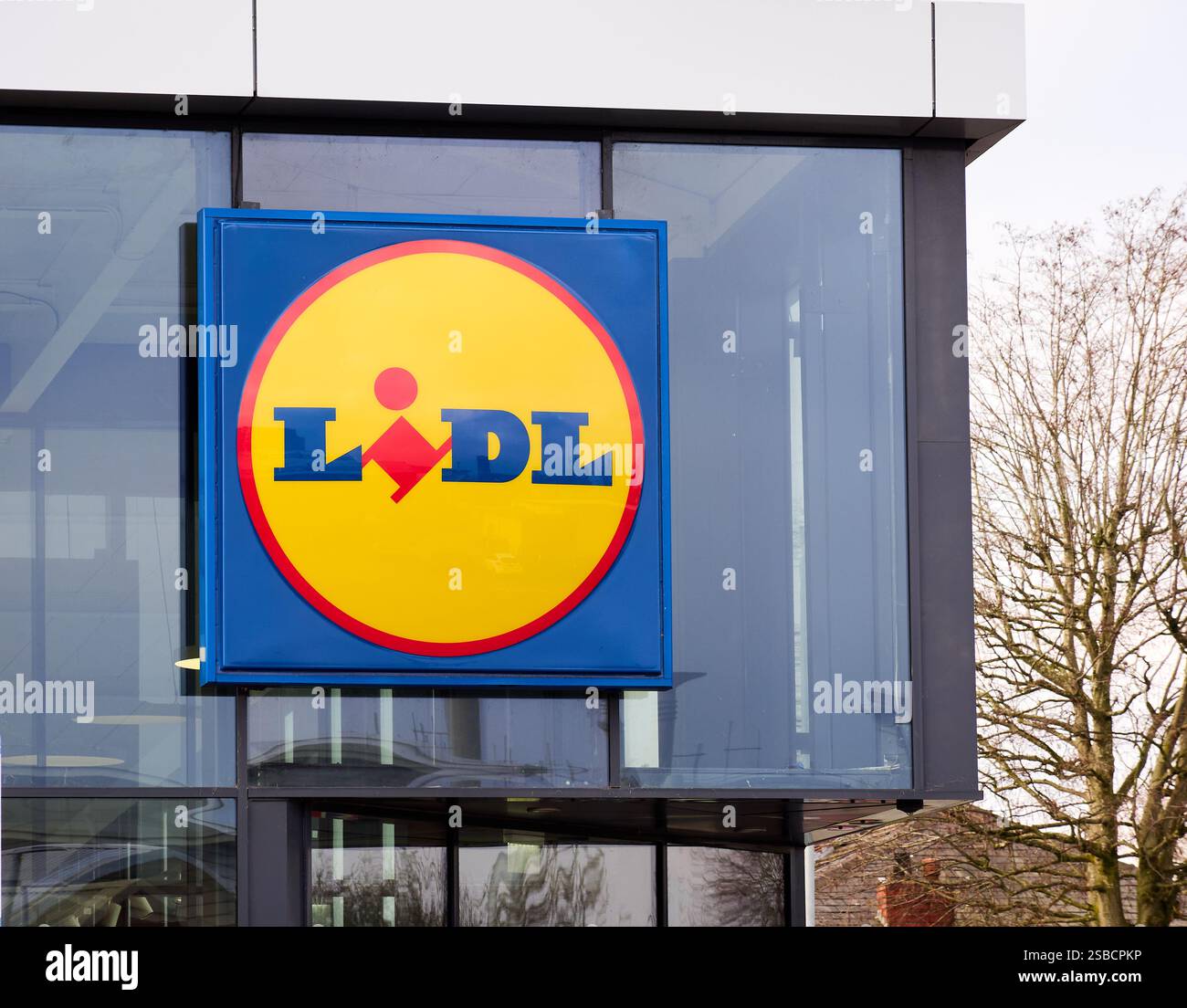 Warrington, UK, 02-01-2025: Supermarket logo Lidl on a modern glass ...