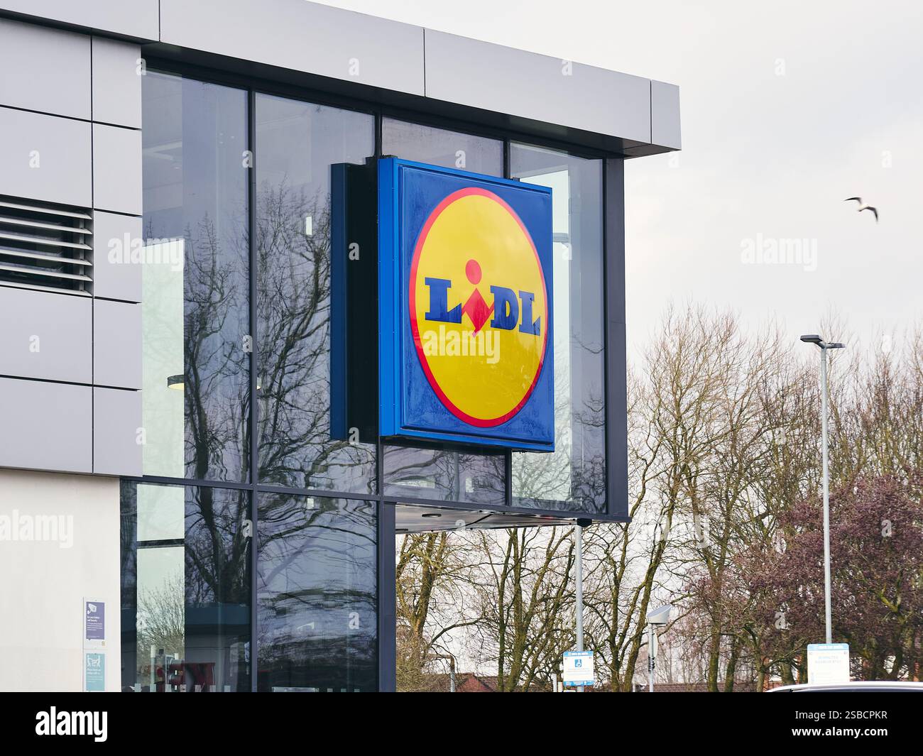 Warrington, UK, 02-01-2025: Exterior view of a Lidl supermarket with a ...