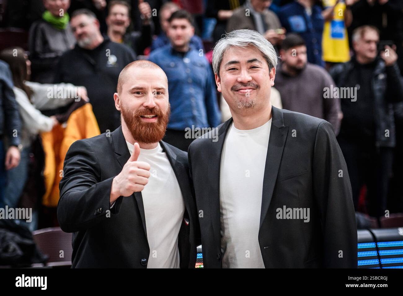 Lars Masell (MHP Riesen Ludwigsburg, Co-Coach) mit Kenji Sato (MHP ...