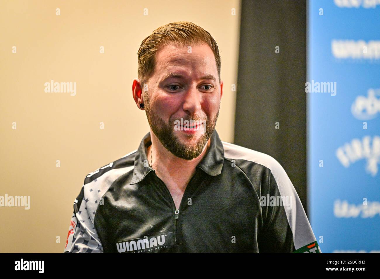MK Arena, Milton Keynes, UK. 2nd Feb, 2025. 2025 PDC Winmau Darts ...