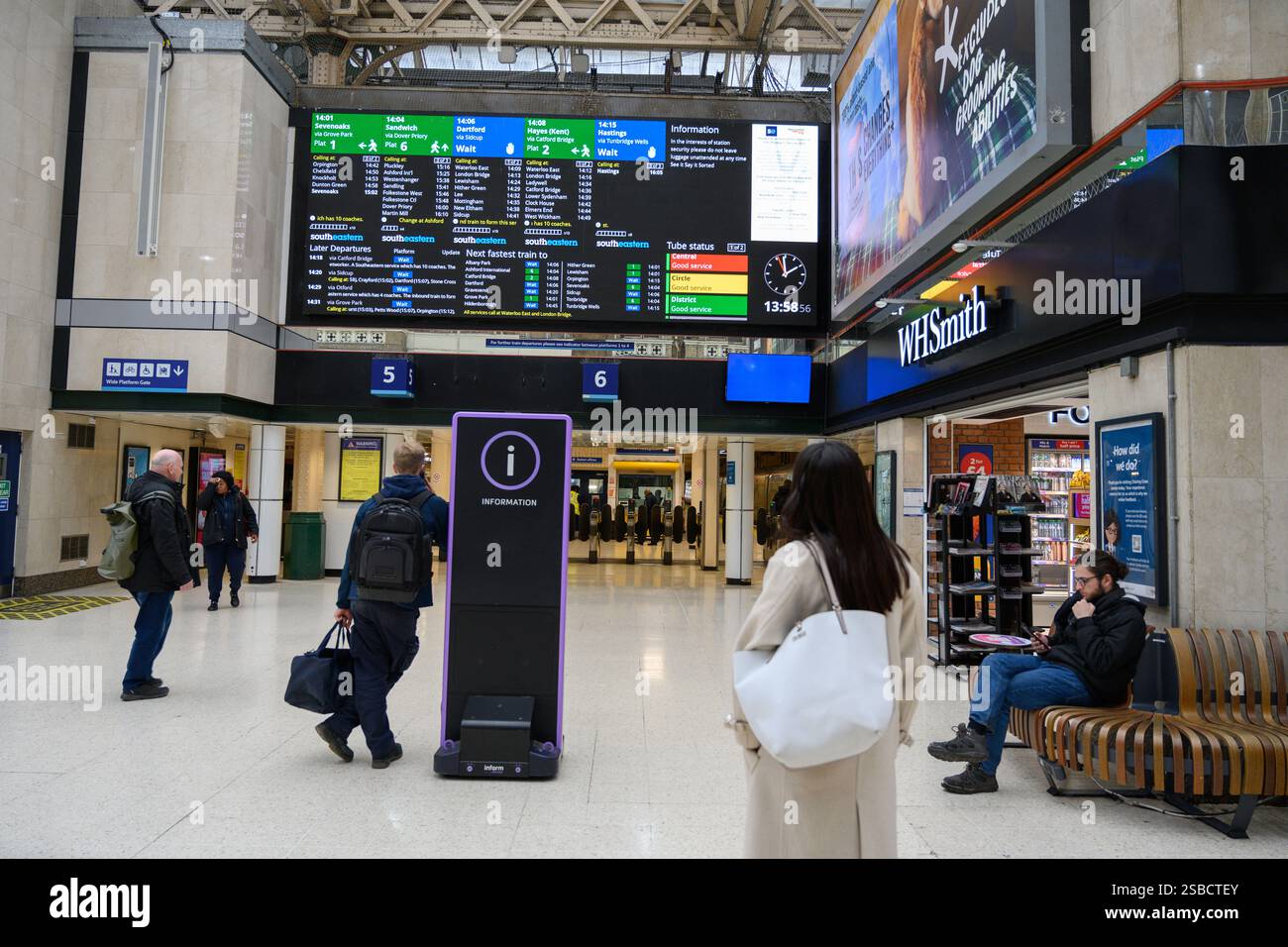 London, UK. January 29th 2025. Passengers waiting in front of the train ...