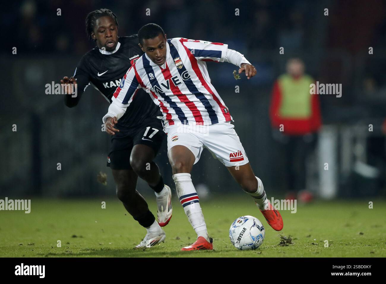 TILBURG - (l-r) Jayden Addai of AZ Alkmaar, Amar Fatah of Willem II ...