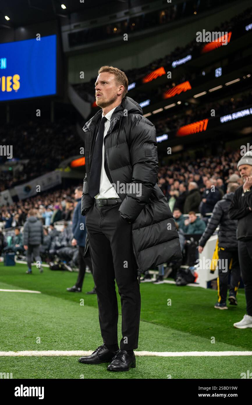 London, England. 30th, January 2025. Head coach Oscar Hiljemark of ...
