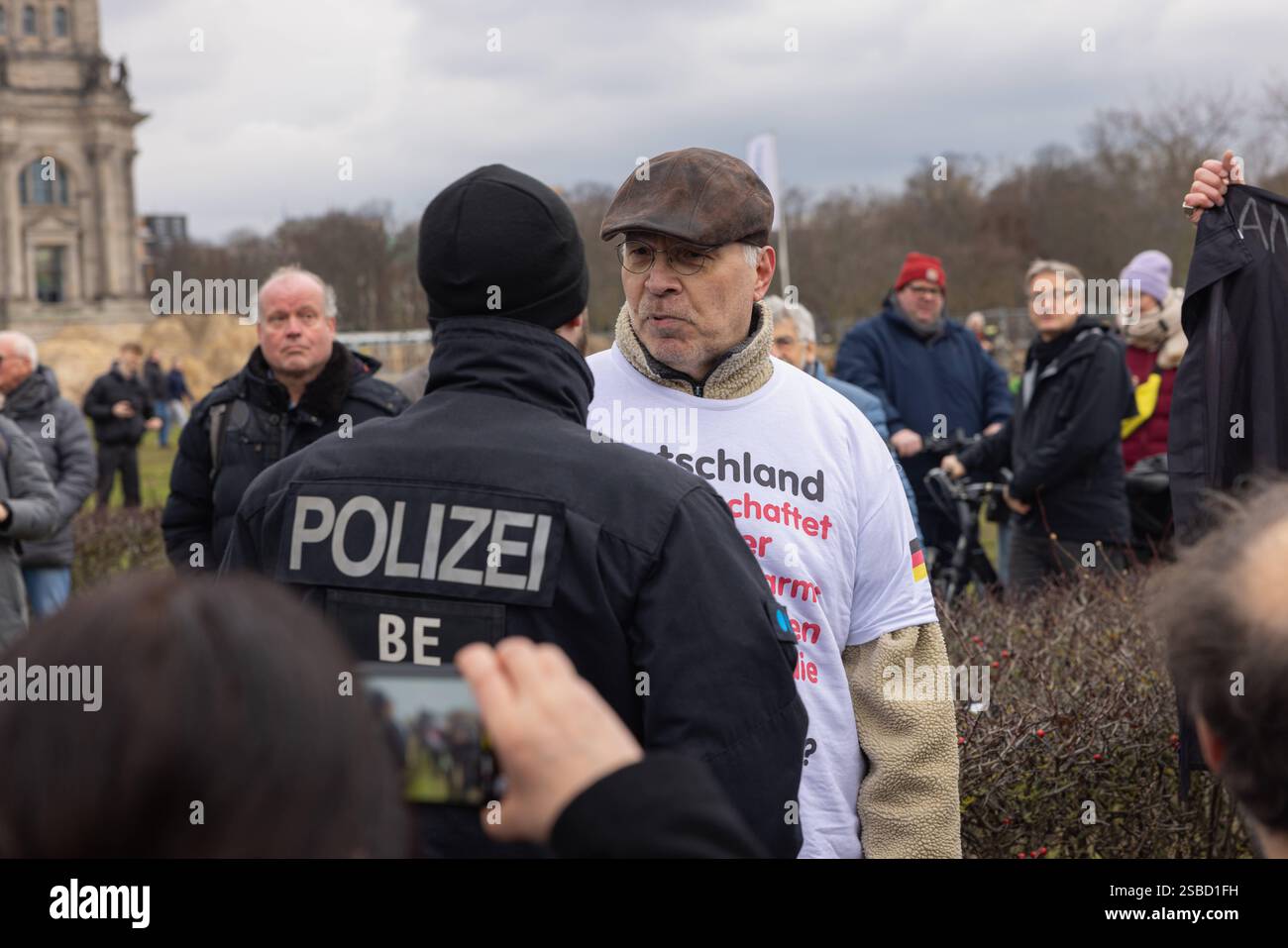 Demo Aufstand der Anständigen: Wir sind die Brandmauer Deutschland ...