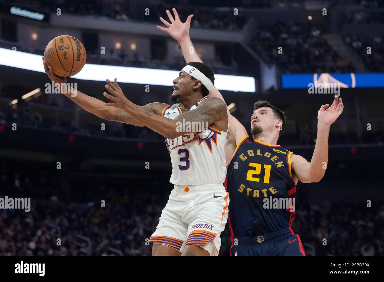 Phoenix Suns guard Bradley Beal (3) shoots against Golden State ...
