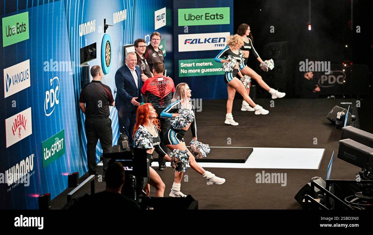 MK Arena, Milton Keynes, UK. 2nd Feb, 2025. 2025 PDC Winmau Darts ...