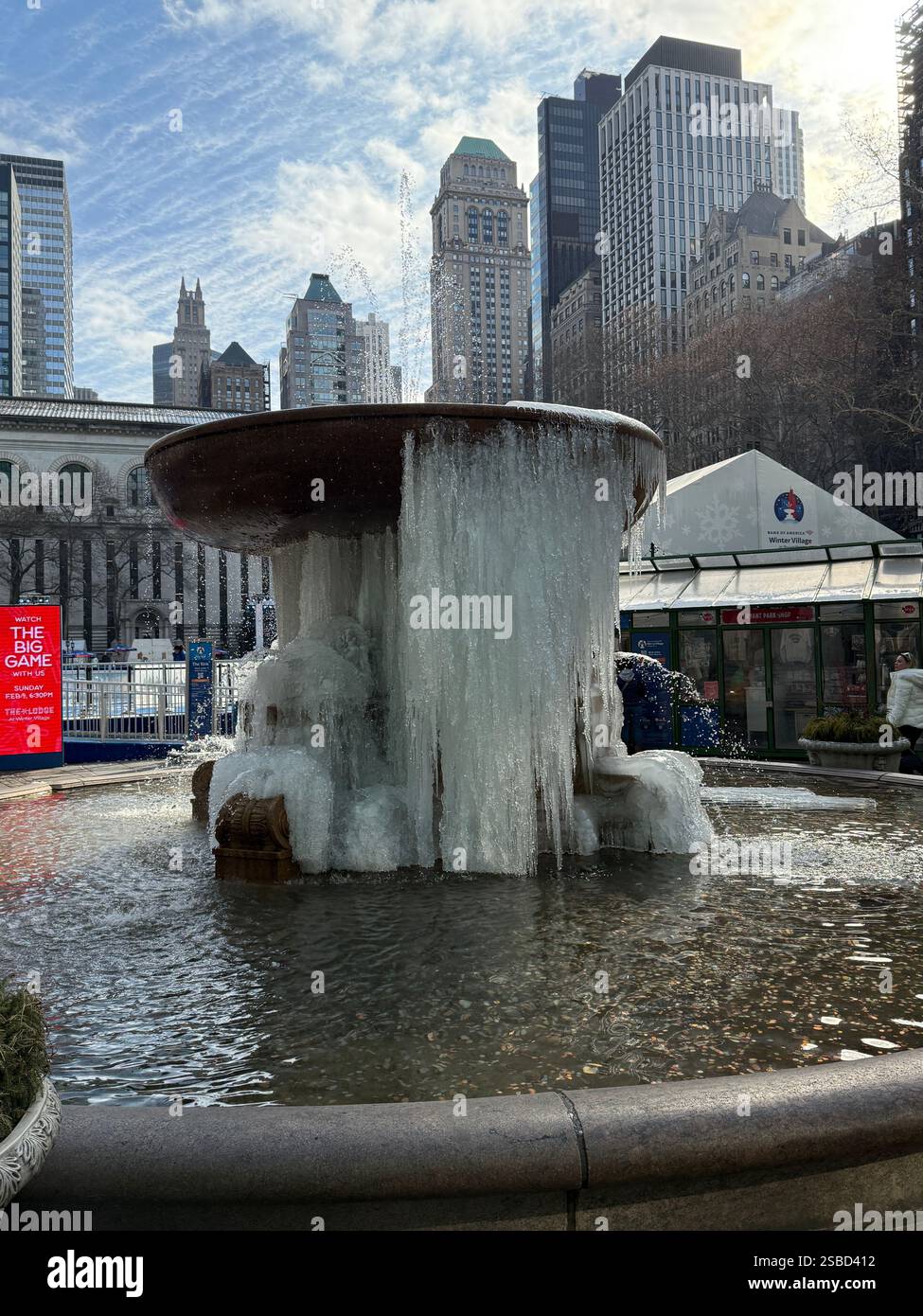 Frozen fountain in Bryant Park in midtown Manhattan, New York City ...
