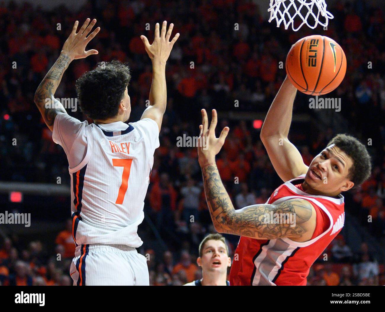 Ohio State's John Mobley Jr., right, looks to pass the ball as Illinois ...