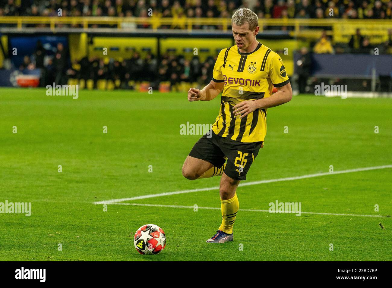 Julian Ryerson (Borussia Dortmund 09, #26) am Ball, GER BVB Borussia ...
