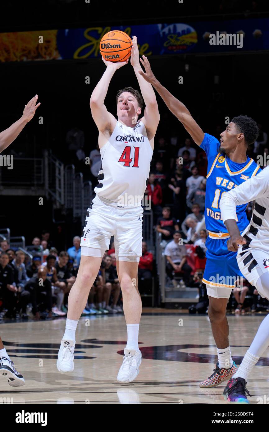 CINCINNATI, OH - FEBRUARY 02: Cincinnati Bearcats guard Simas Lukosius ...
