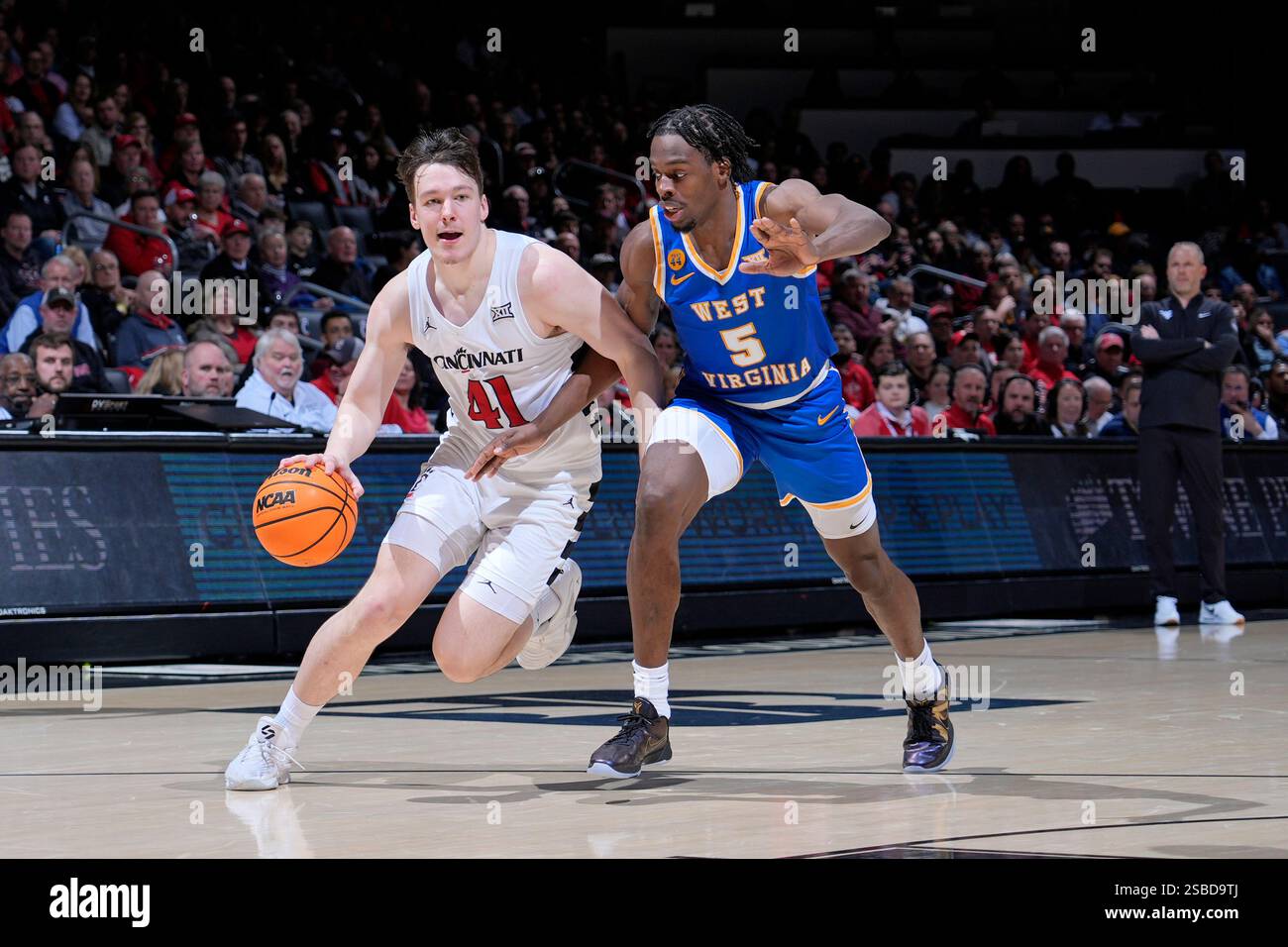 CINCINNATI, OH - FEBRUARY 02: Cincinnati Bearcats guard Simas Lukosius ...