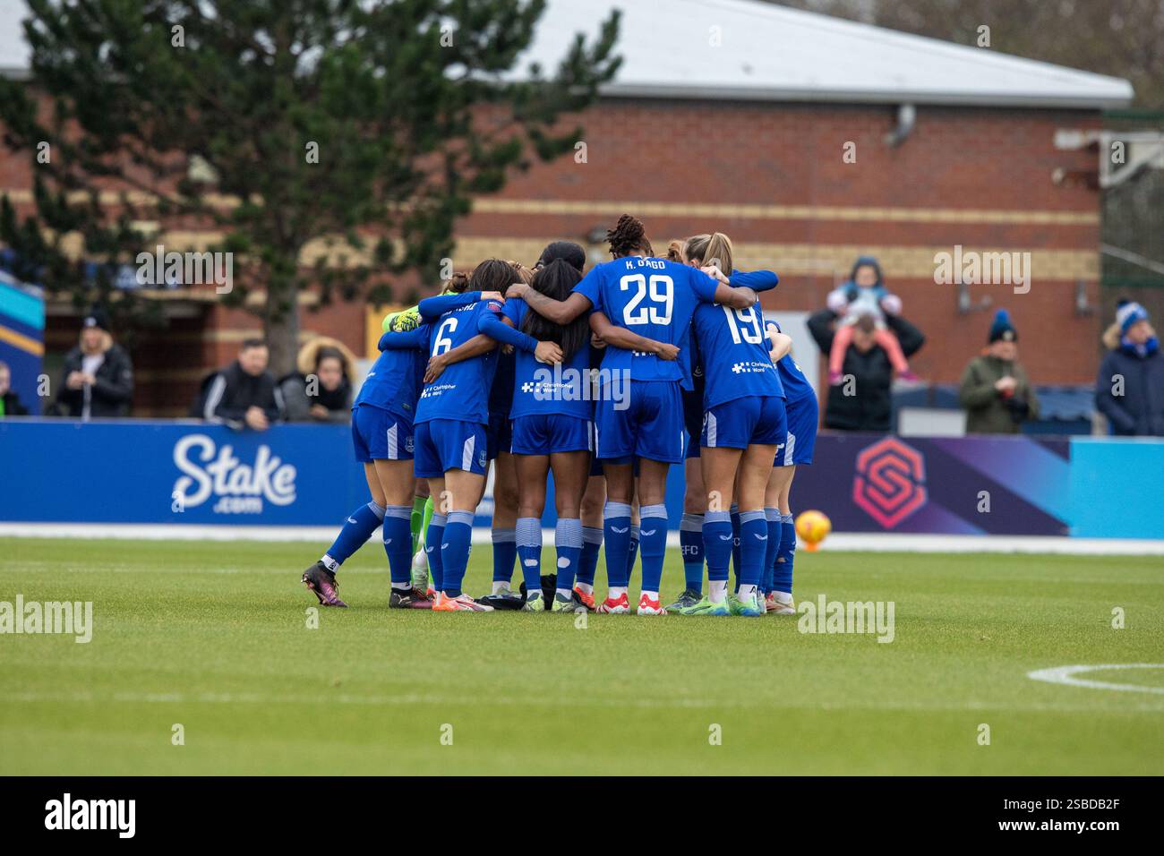 Liverpool, UK. 2nd Feb, 2025. Everton team huddle ahead of kick off ...
