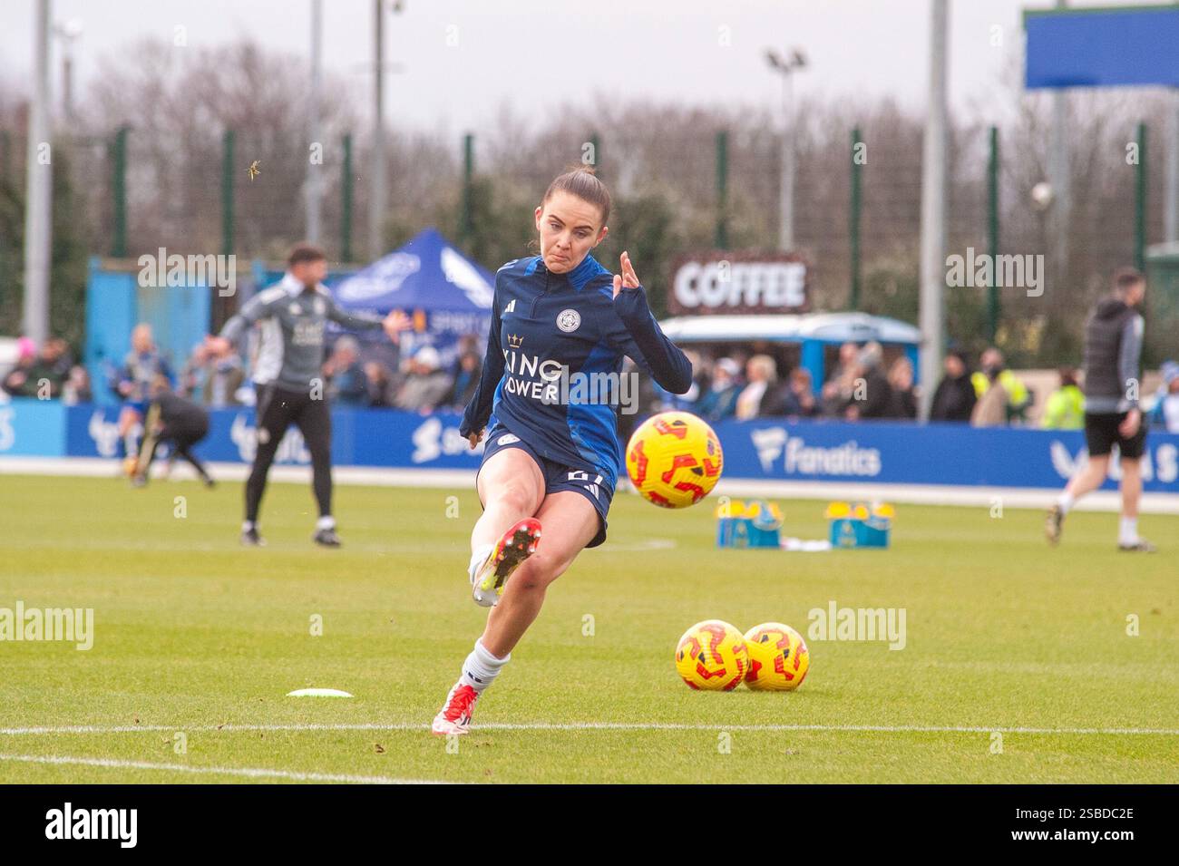 Liverpool, UK. 2nd Feb, 2025. Shannon Obrien (27 Leicester City) shoots ...