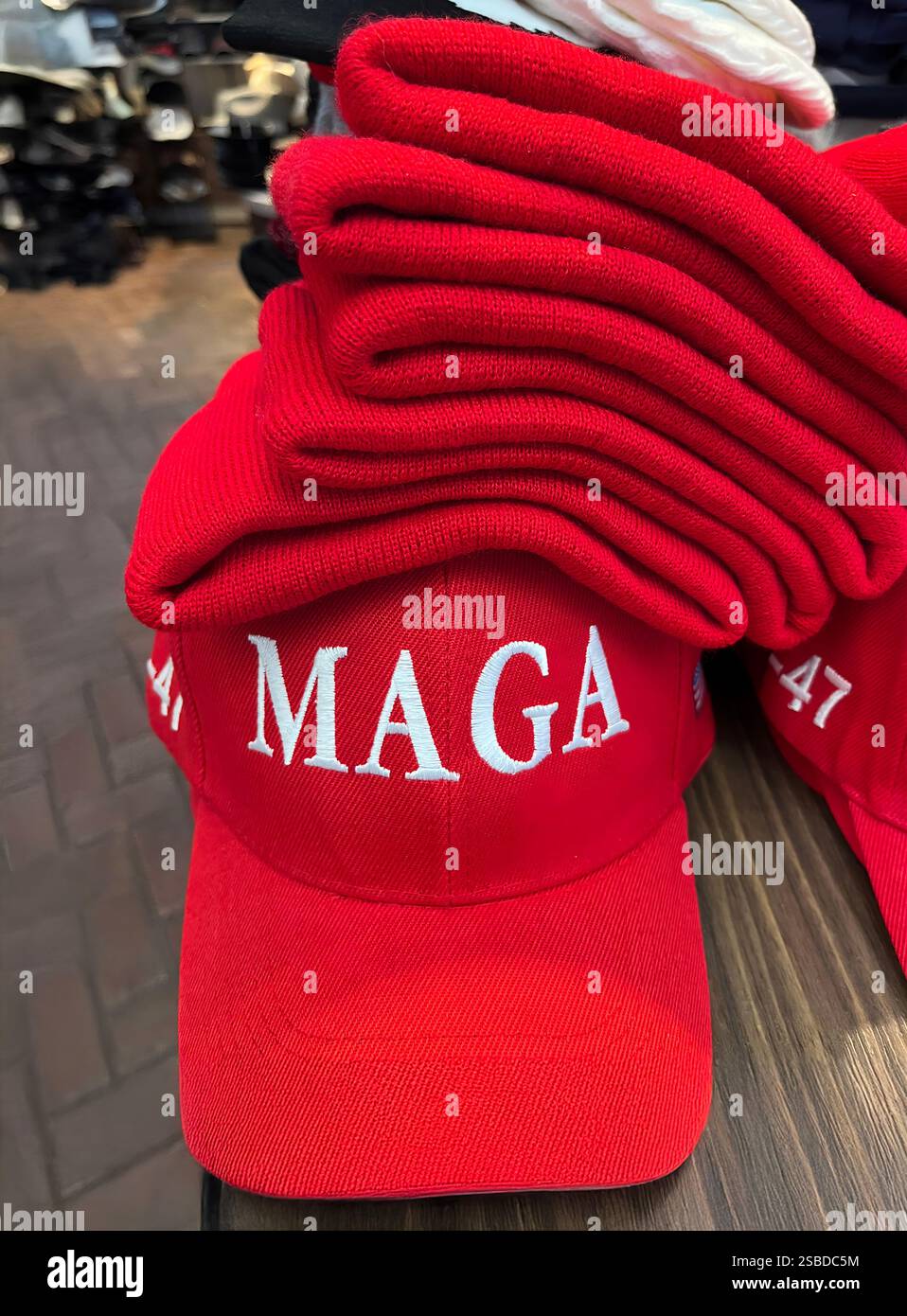 Donald trump maga hat hi-res stock photography and images - Alamy