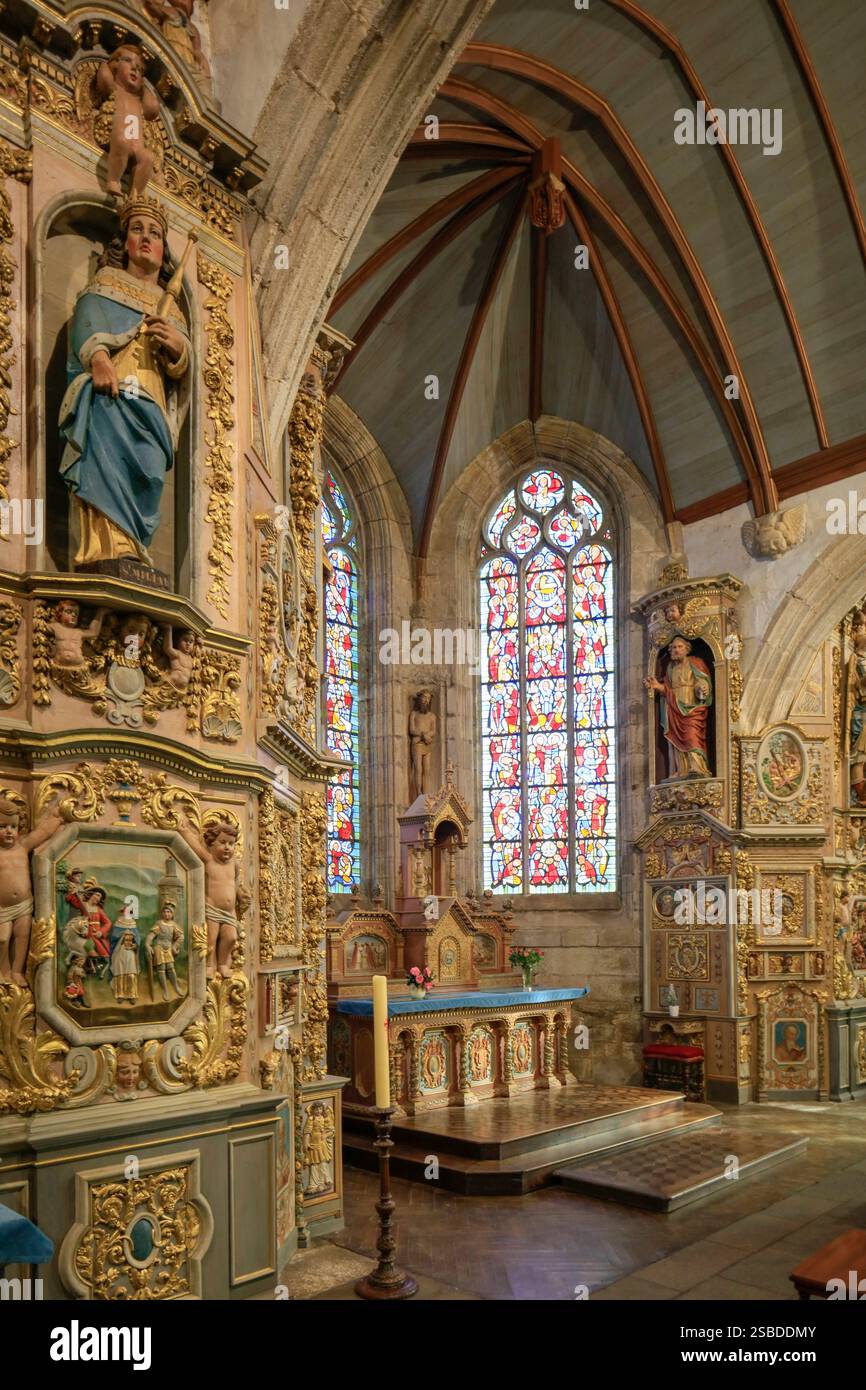Altar im Chor, Umfriedeter Pfarrbezirk Enclos paroissial, Kirche Eglise Notre-Dame de Lampaul ...
