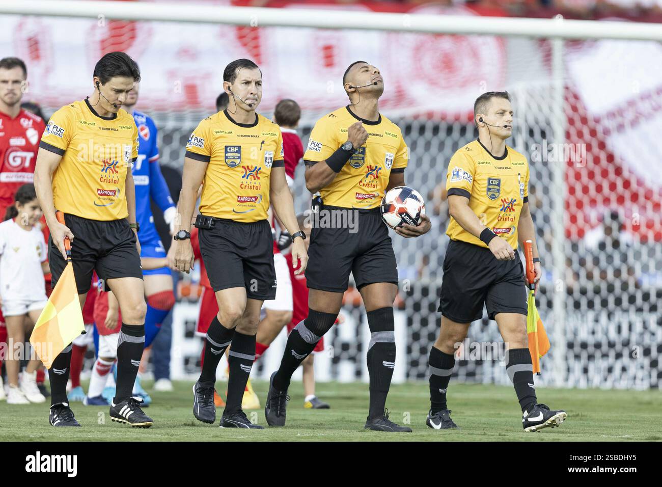GO - GOIANIA - 02/02/2025 - GOIANO 2025, VILLA NOVA - Referee Anderson Ribeiro during the match ...