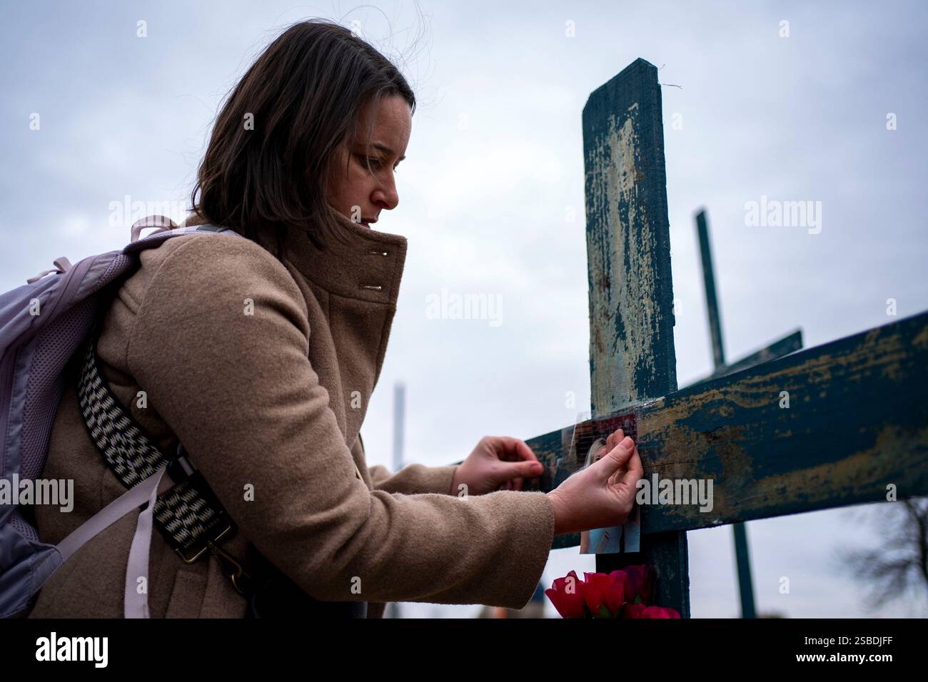 Washington, United States. 02nd Feb, 2025. A woman tapes a picture of ...