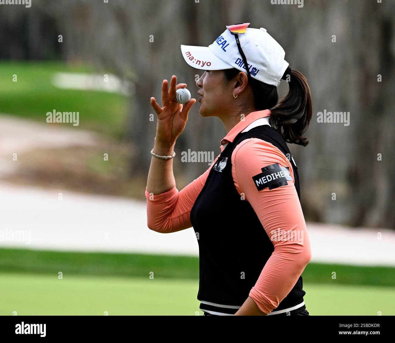 A Lim Kim kisses a golf ball after sinking her final put to win the ...