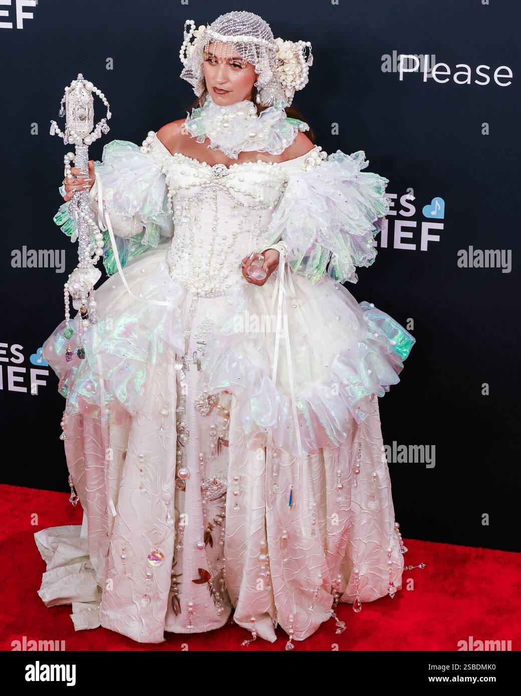Los Angeles, USA. 02nd Feb, 2025. Sierra Ferrell walking on the red ...