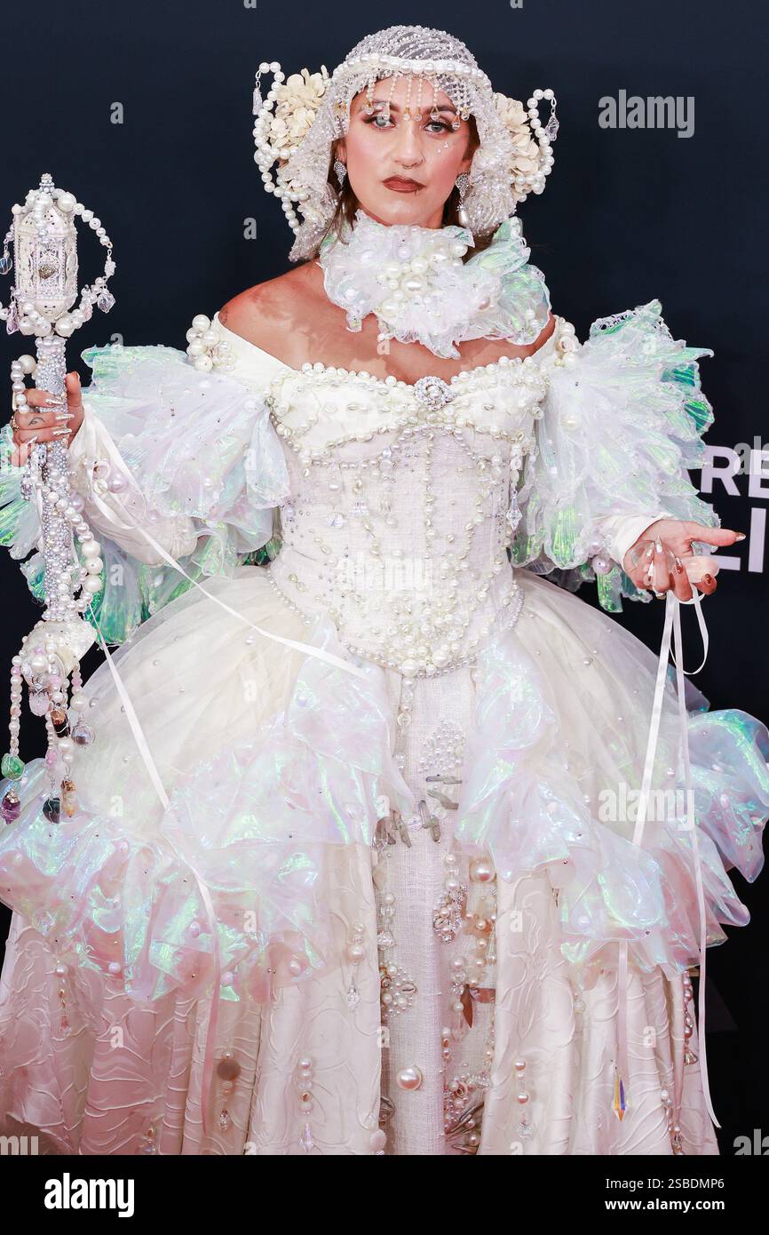 Los Angeles, USA. 02nd Feb, 2025. Sierra Ferrell walking on the red ...