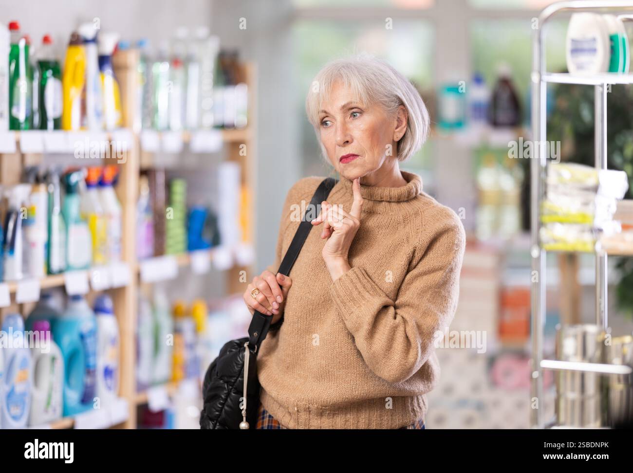 Elderly customer in a supermarket Stock Photo - Alamy