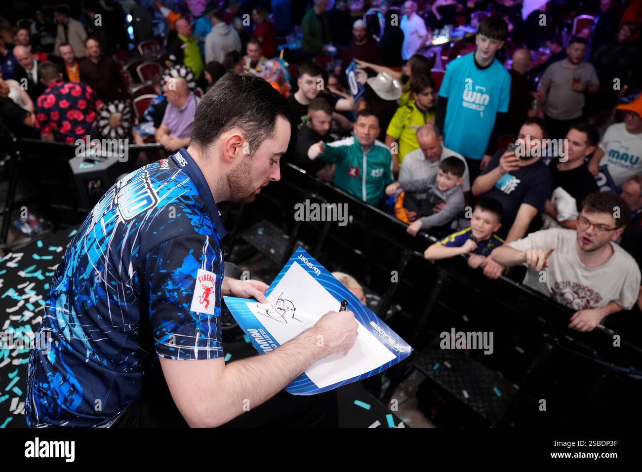 Luke Humphries signs autographs for fans after beating Jonny Clayton in ...