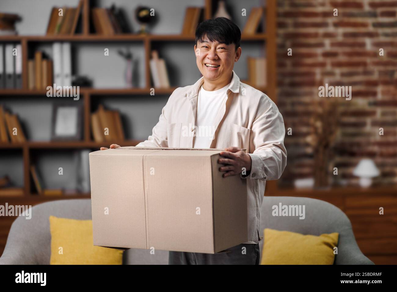 opening delivery box, excited man, Online shopping concept, Smiling ...