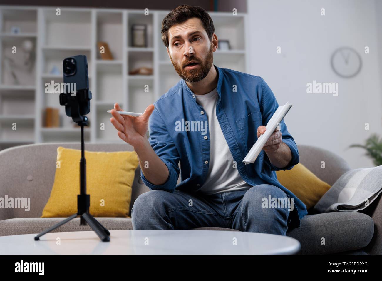 Engaging online discussion platform hi-res stock photography and images - Alamy