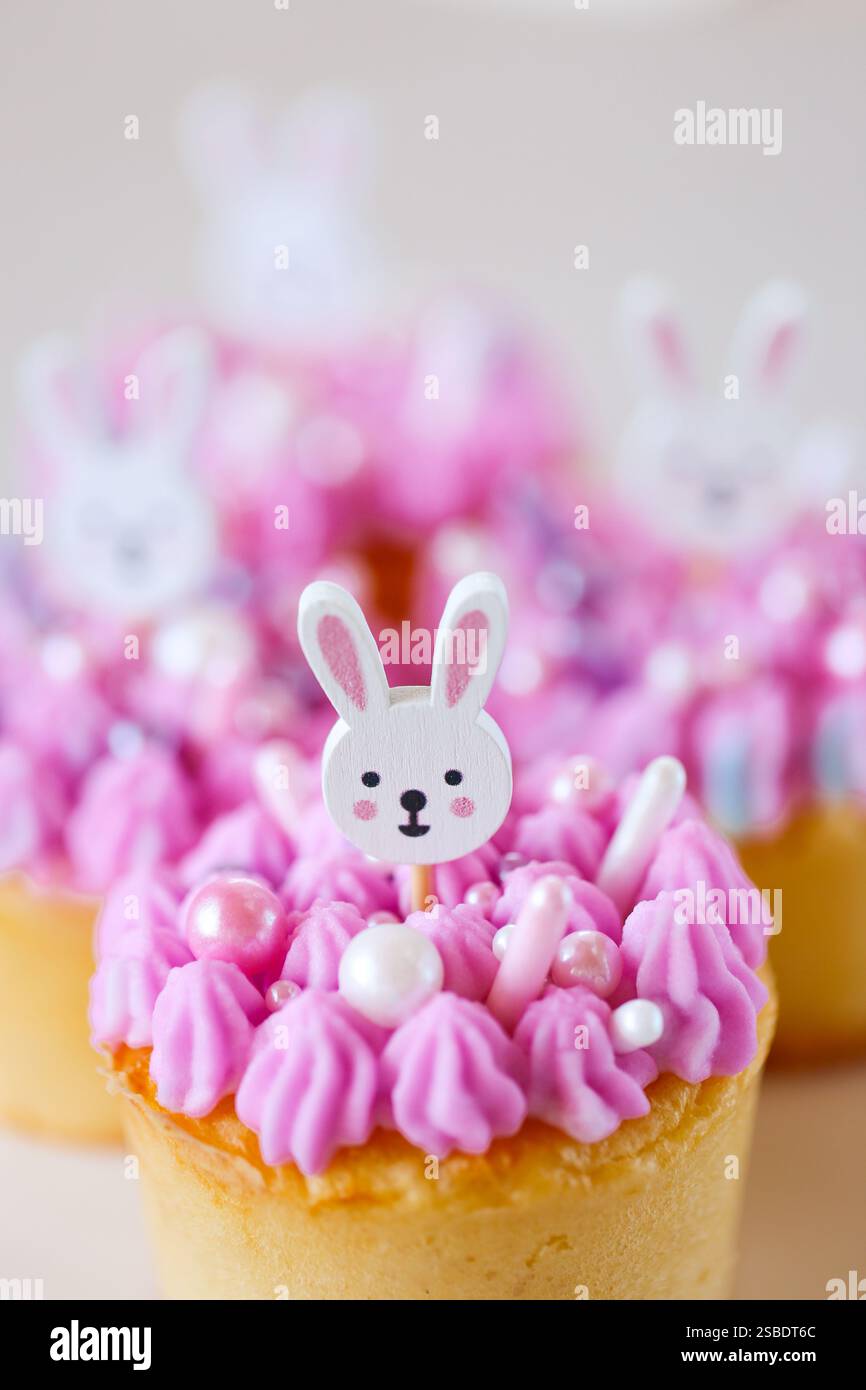 Rabbits topiary hi-res stock photography and images - Alamy