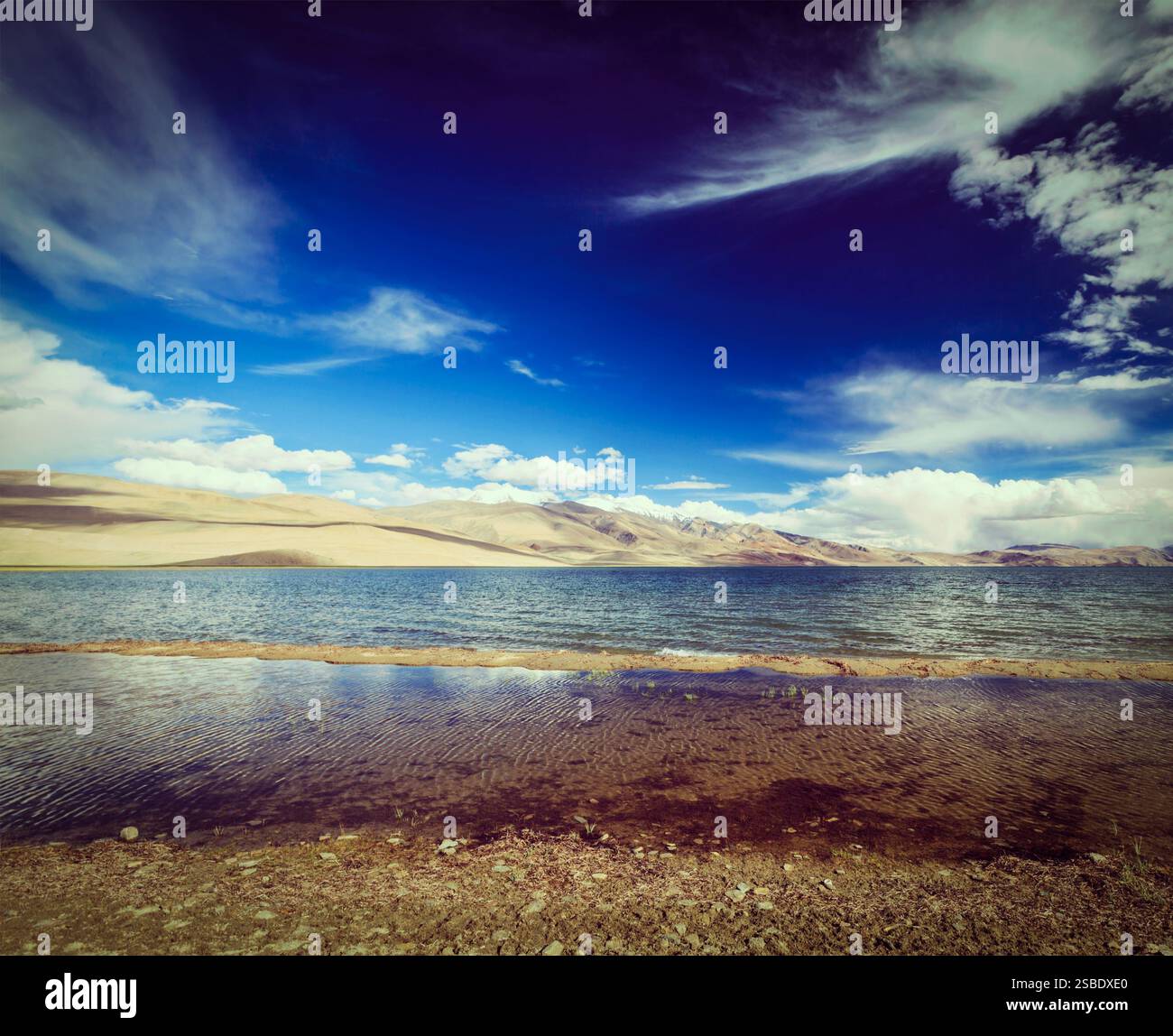 Lake Tso Moriri lake in Himalayas, Ladakh Stock Photo - Alamy