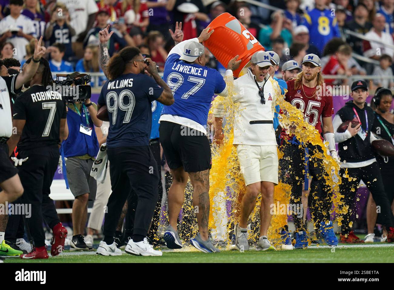 NFC linebacker Dexter Lawrence (97), of the New York Giants, dunks head ...
