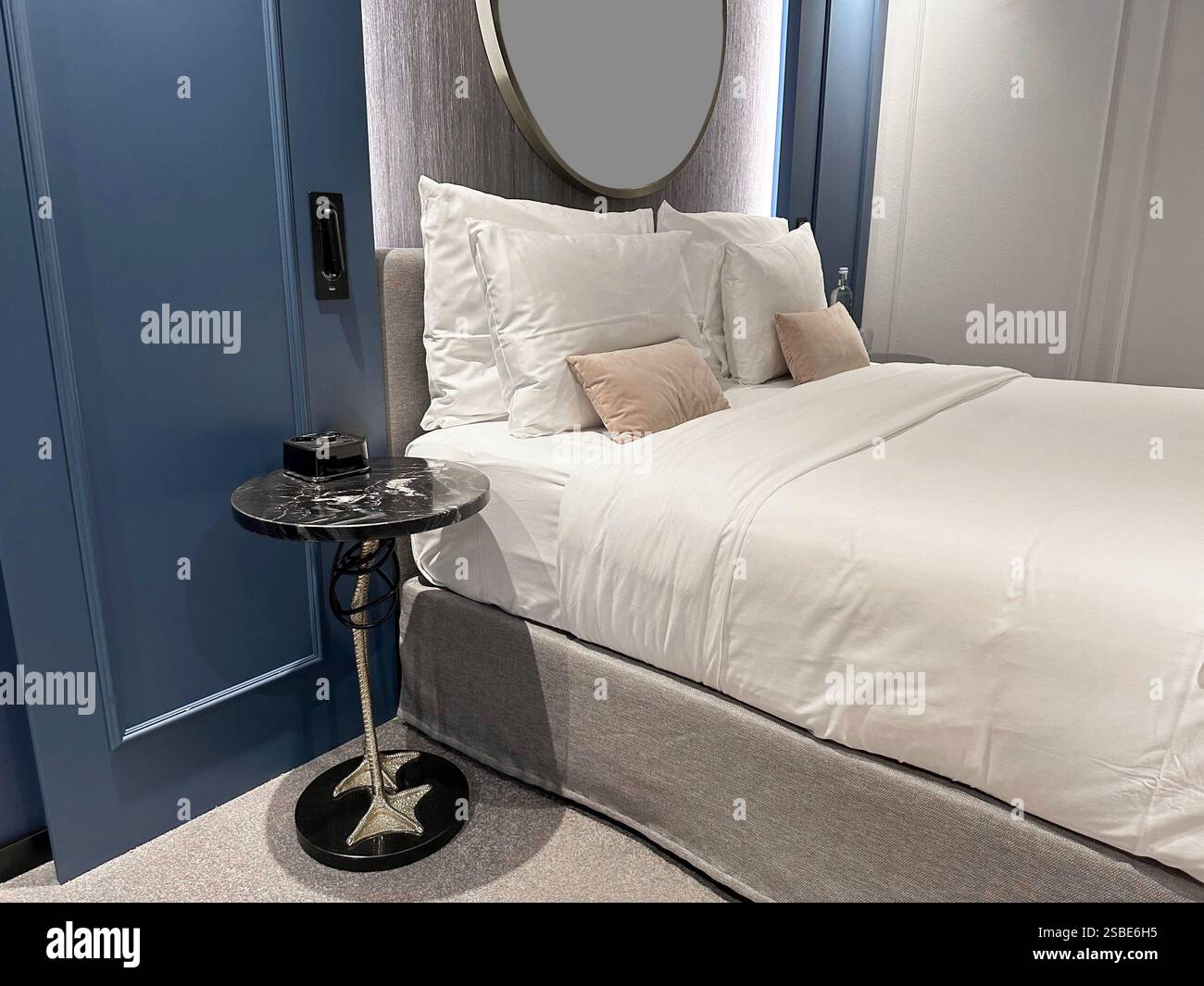 Comfortable bed with clean linens in hotel room Stock Photo - Alamy