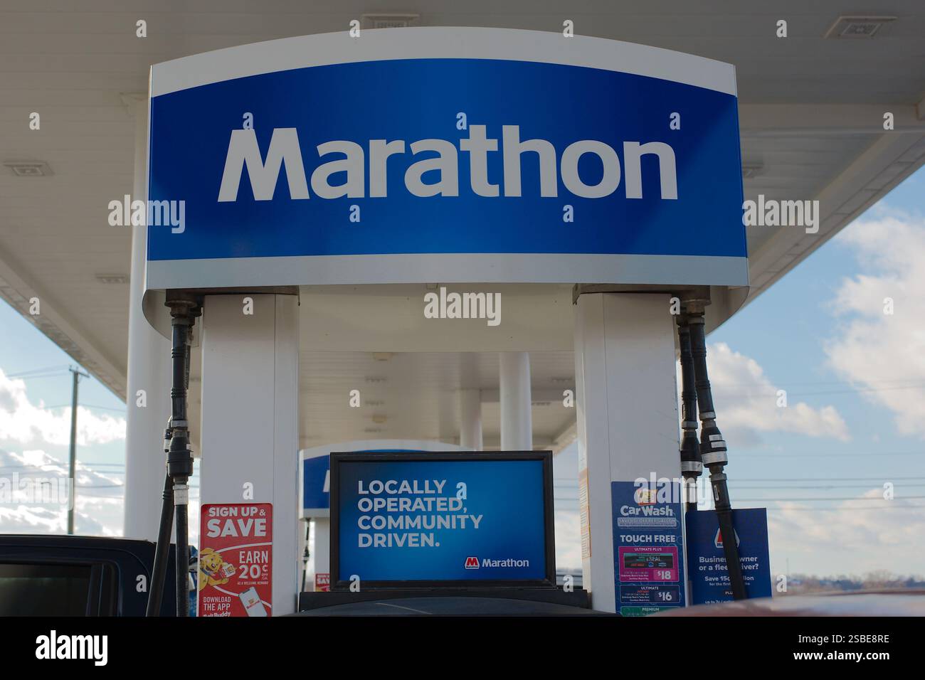 BellStores Marathon gas station and convenience food store. Editorial ...